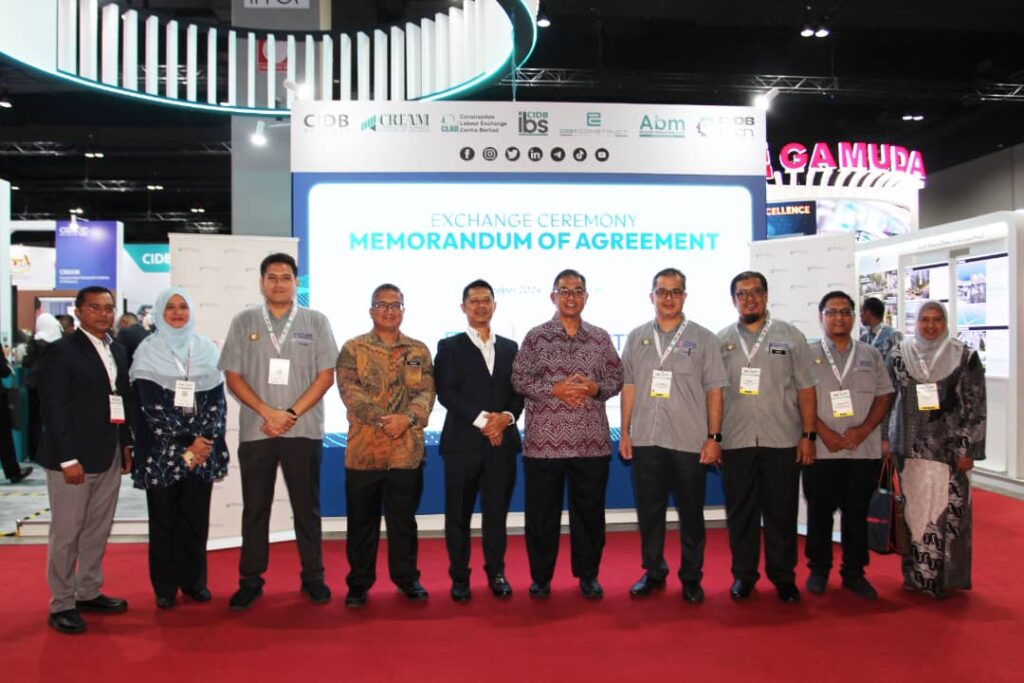 UTHM- CIDB E-Construct Services Collaboration for BIM Training and ...