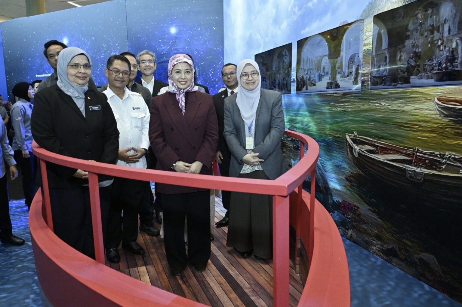 Raja Zarith Sofiah berkenan kunjungi Pavilion ‘Kapal Ilmu’ UTHM di FOI ...
